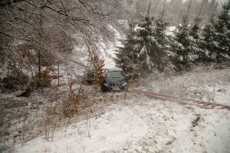 Unfall auf schneeglatter Fahrbahn - B268 Greimerath - Saar-Mosel-News