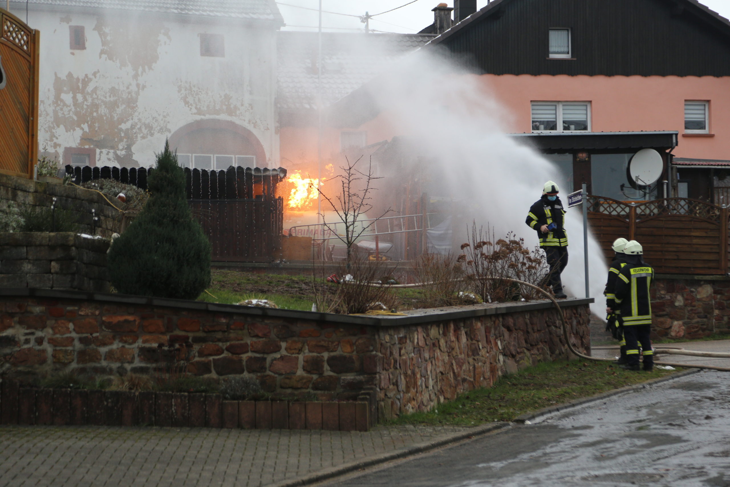 Update: Feuerwehr noch immer im Einsatz in Zerf - Saar-Mosel-News