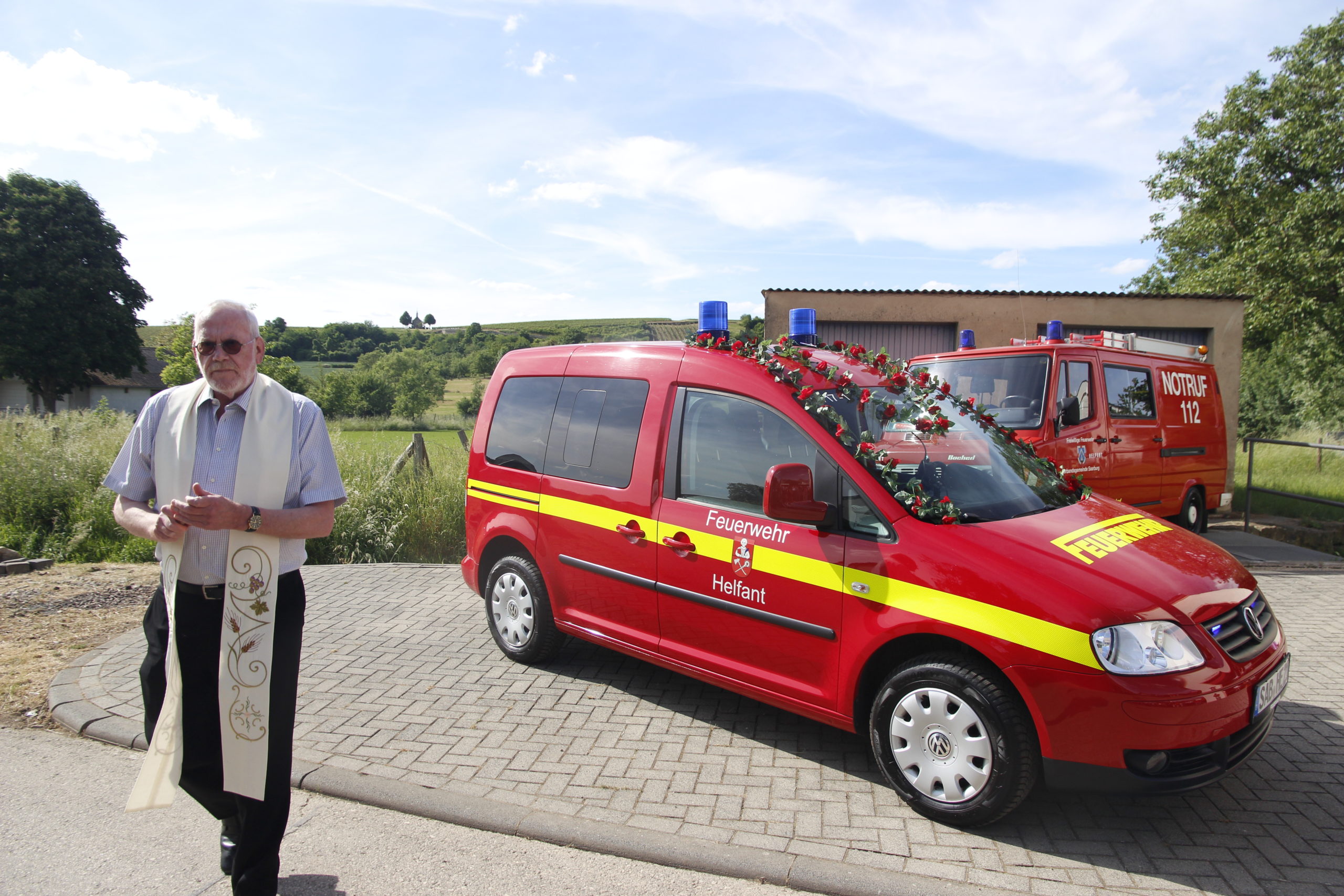 Segen für den Mannschaftstransportwagen (MTW) der Freiw. Feuerwehr ...