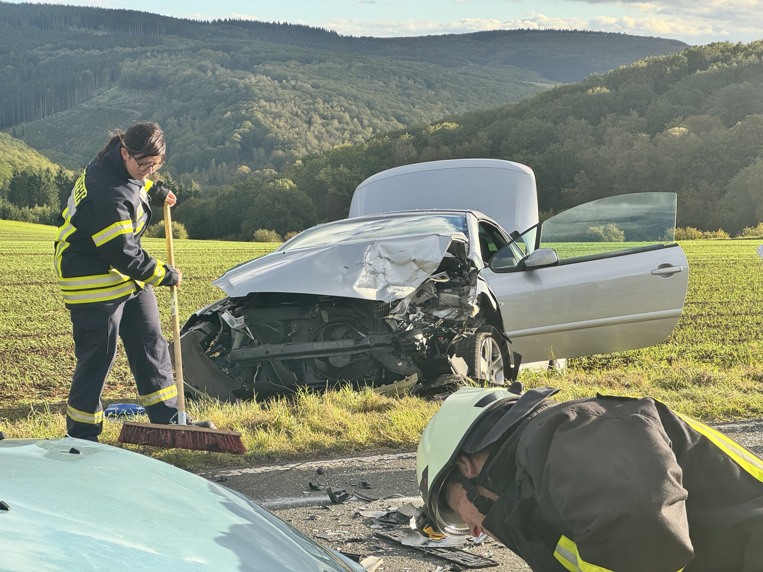 Schwerer Unfall auf der B407 bei Irsch/Saar – 7 Verletzte - Saar-Mosel-News